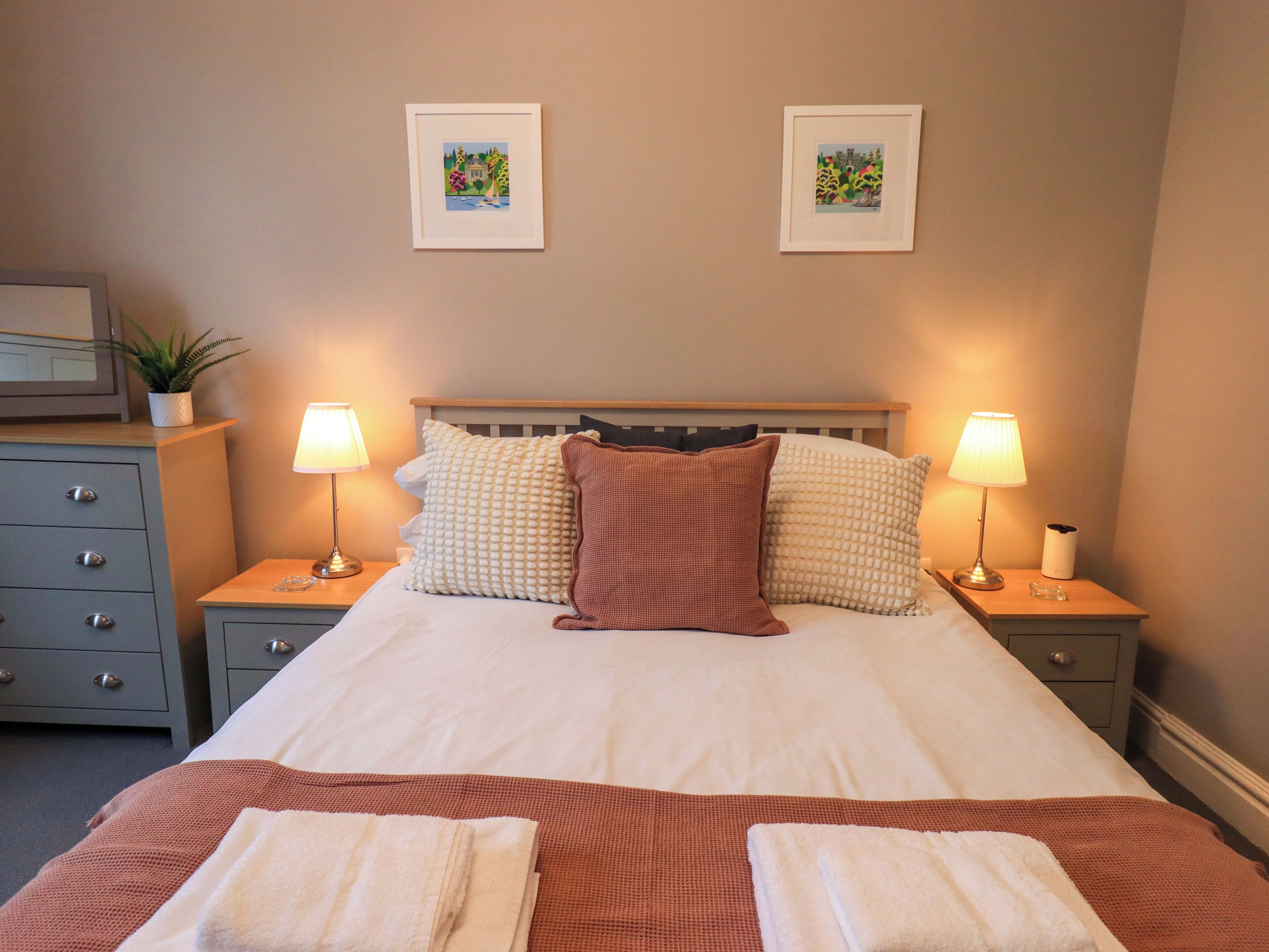 3 quartos, com decoração personalizada, com mobília individualizada 