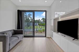 Vila | Área de estar | Smart TV 50 polegadas com canais digitais, TV