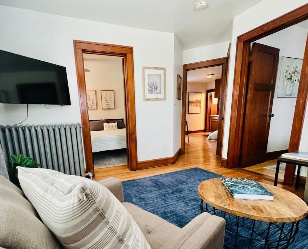 Babich Building - 2 Bedroom - Upper Apt #1 - Brookfield, WI