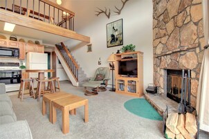 Apartamento em Condomínio Fechado, 1 quarto | Sala de estar