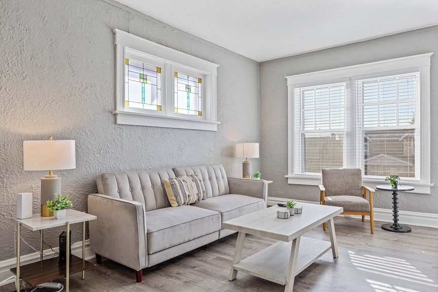 City Livin' 2 Bedroom W/ Balcony - Saint Louis, MO