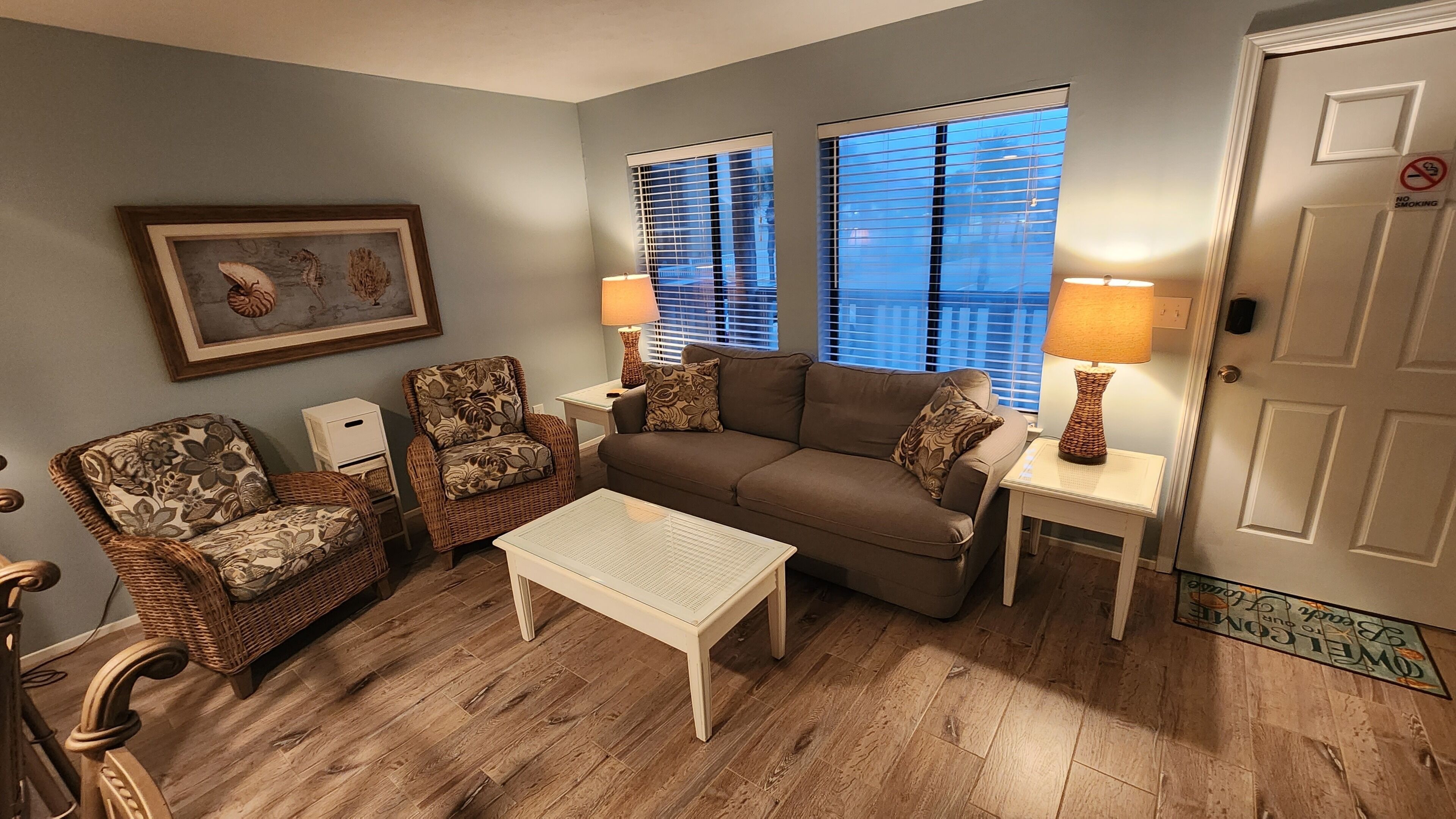 Freshly Updated Beachfront Condo With Stunning Views.  Sleeps 4.  Onsite Pool. - Panama City, FL