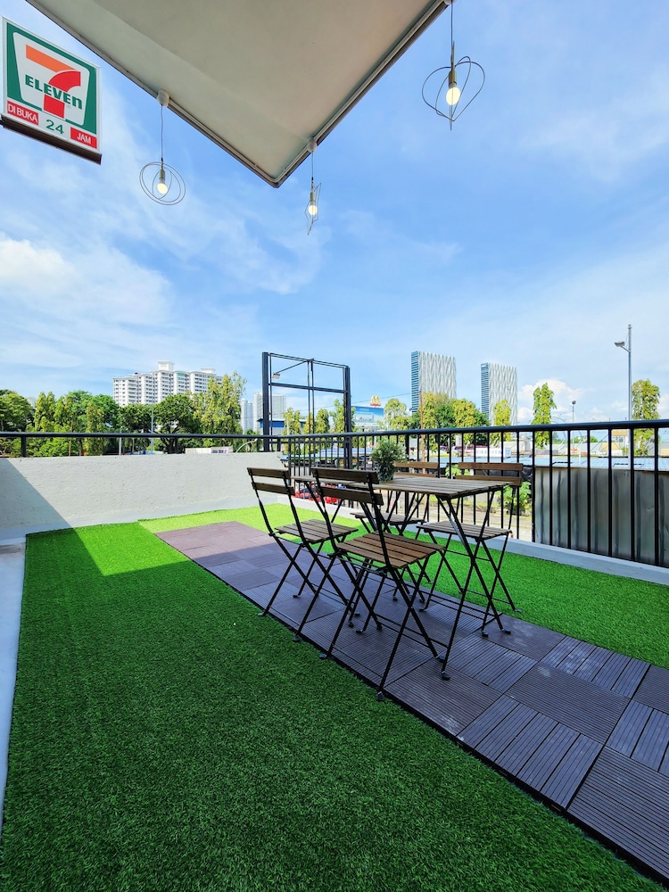 Gurney Coast Guest House By Sky Hive - Penang