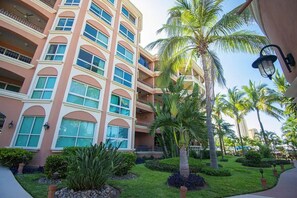 Apartamento Comfort em Condomínio Fechado | Vista para o jardim