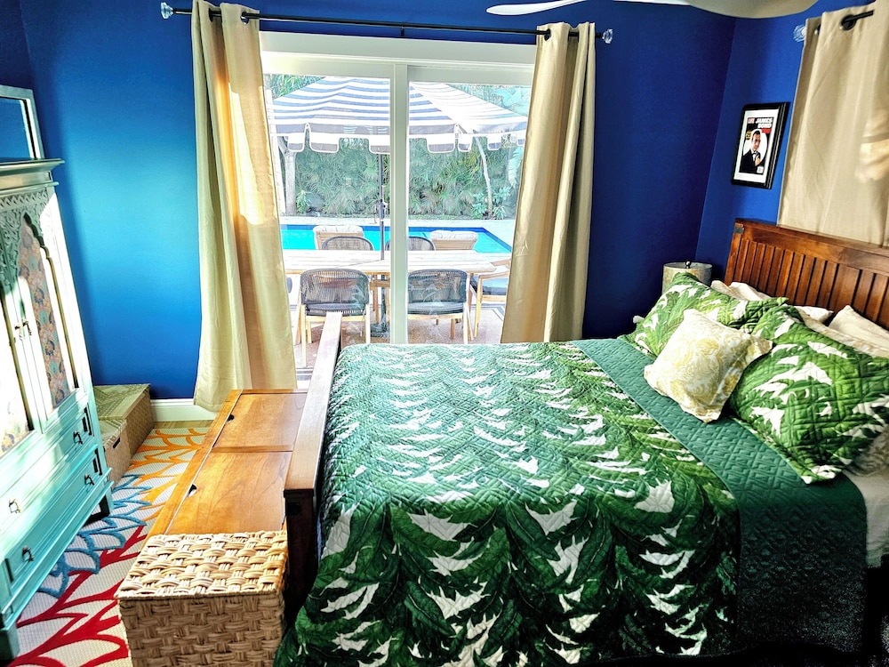 Resort Style Pool Home, 1 Mi. To Palm Beach Island - Palm Beach, FL