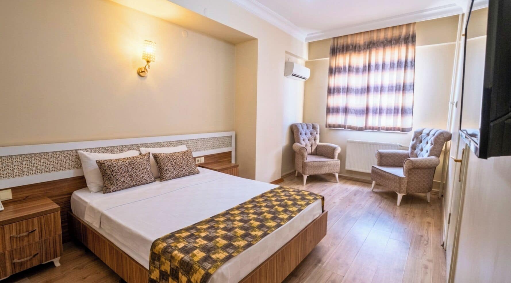 Suite Deluxe | Minibar, cofre no quarto, secretária 