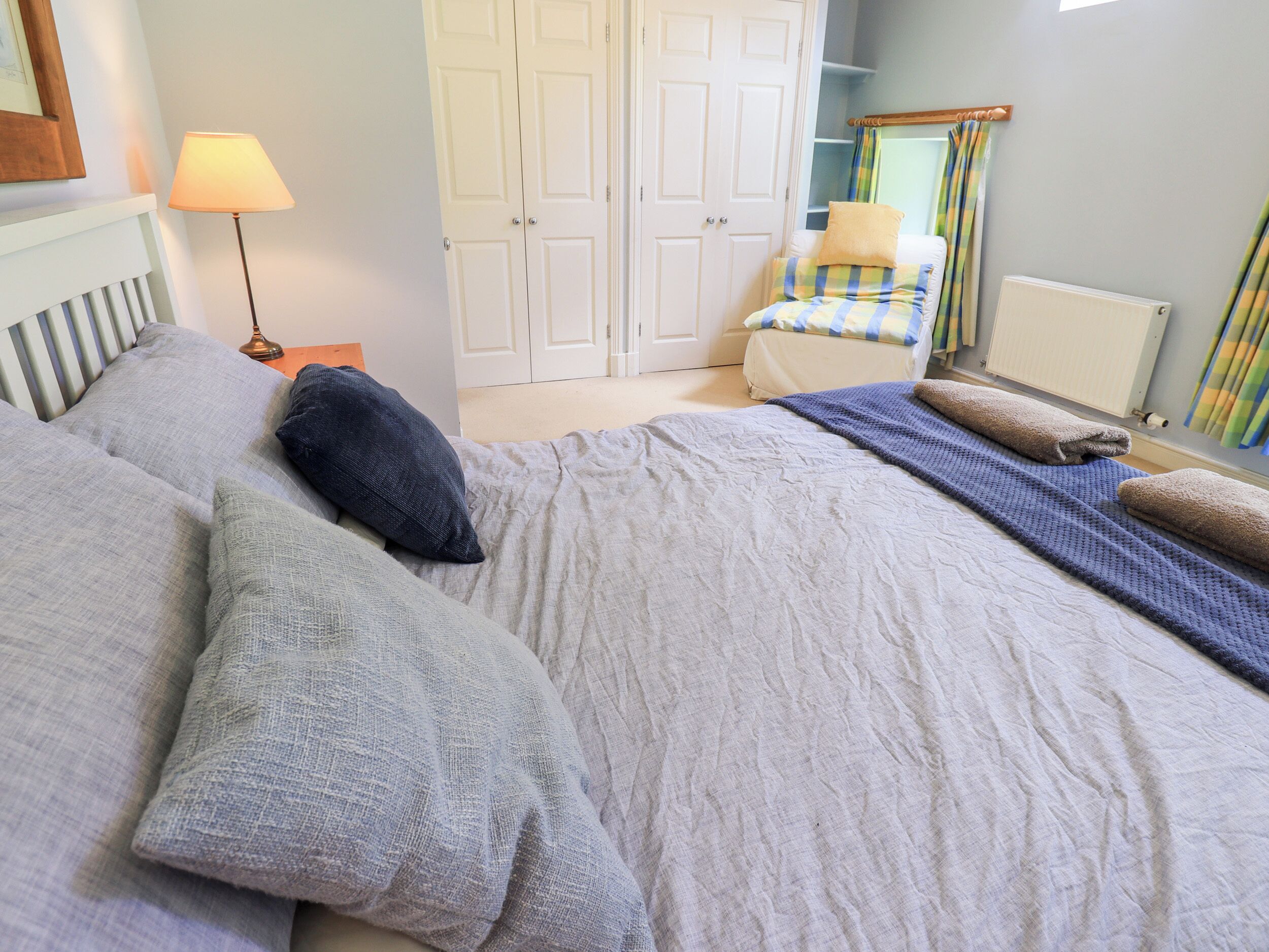 3 quartos, com decoração personalizada, com mobília individualizada 