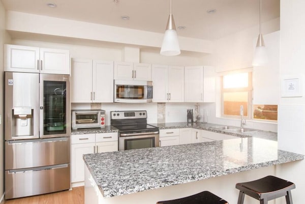 Valley View Condo With Resort Amenities - West Kelowna