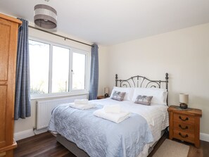 3 quartos, com decoração personalizada, com mobília individualizada 