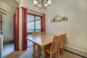 Apartamento em Condomínio Fechado, 2 quartos | Restaurantes