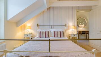 4 quartos, com decoração personalizada, com mobília individualizada