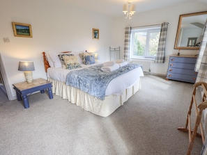 Casa de Campo | 4 quartos, com decoração personalizada, com mobília individualizada 