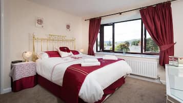 3 quartos, com decoração personalizada, com mobília individualizada