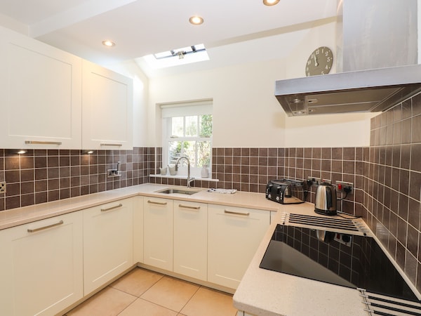 Hodge How Cottage, Family Friendly, With Open Fire In Windermere - Windermere