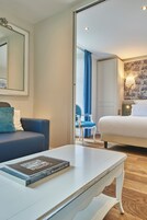 Suite Superior | Roupa de alta qualidade, camas de colchão pillowtop, secretária 