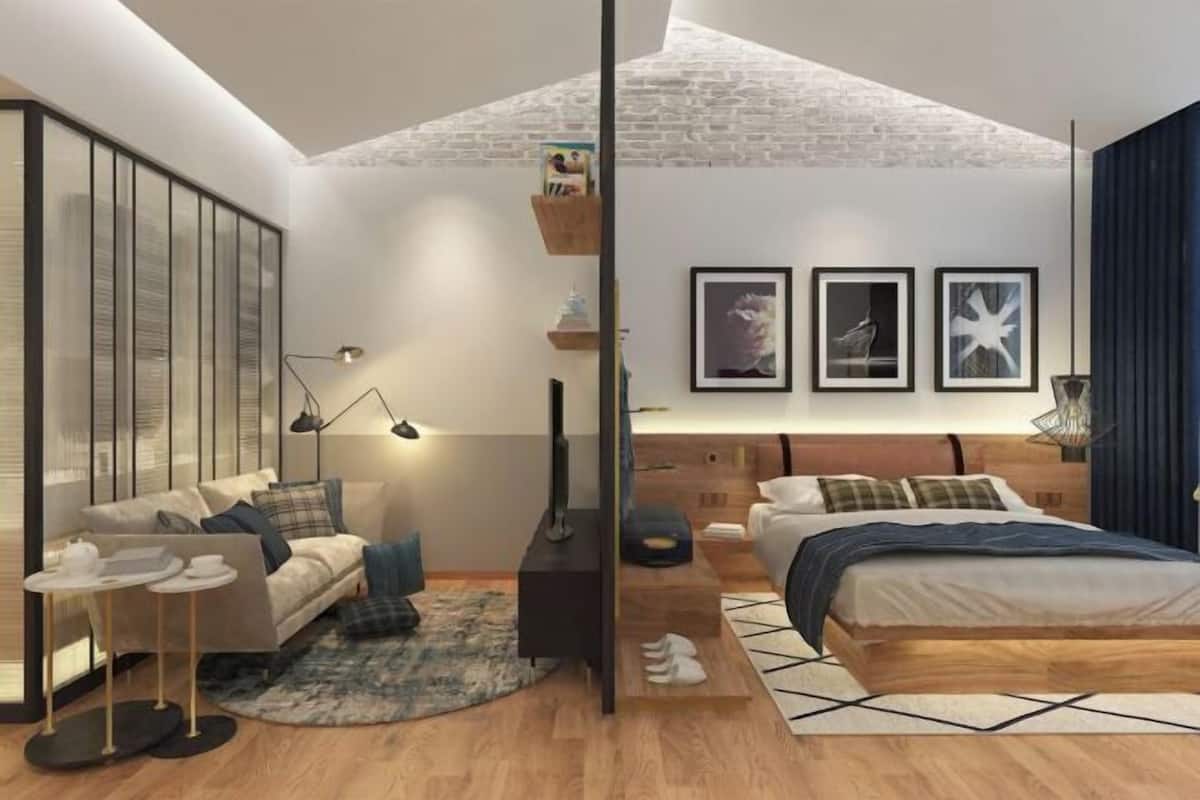 Edredões de penas, cofre no quarto, com decoração personalizada