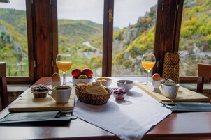 Pequeno-almoço tipo buffet diário incluído 