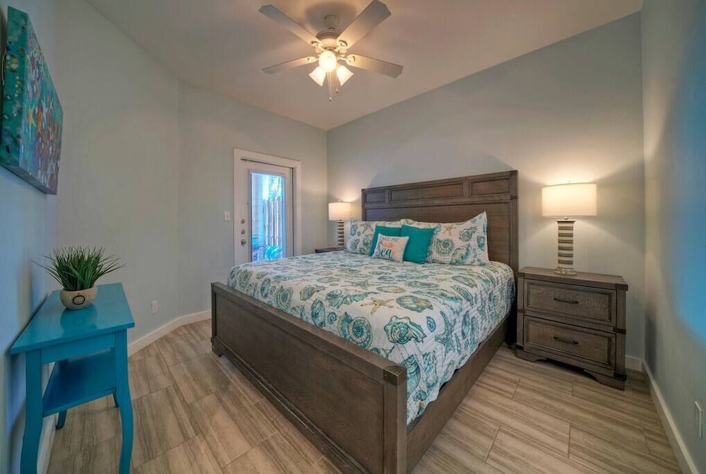 Tipsy Starfish With Views, Resort Pool, 4 Bedrooms - Port Aransas, TX