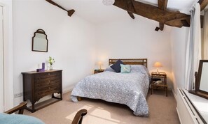 3 quartos, individualmente decorados, individualmente mobiliados