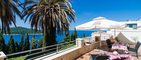 Apartamento (Two Bedroom Apartment with Sea View a) | Terraço/pátio interior