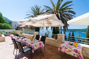 Apartamento (Two Bedroom Apartment with Sea View a) | Terraço/pátio interior