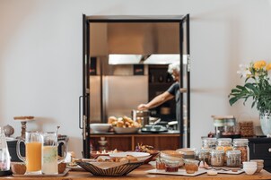 Pequeno-almoço completo diário incluído 