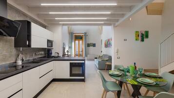 Uma máquina de lavar louça