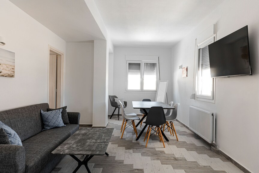 Three Bedroom House With Sea View & Hot Tub - Santorin