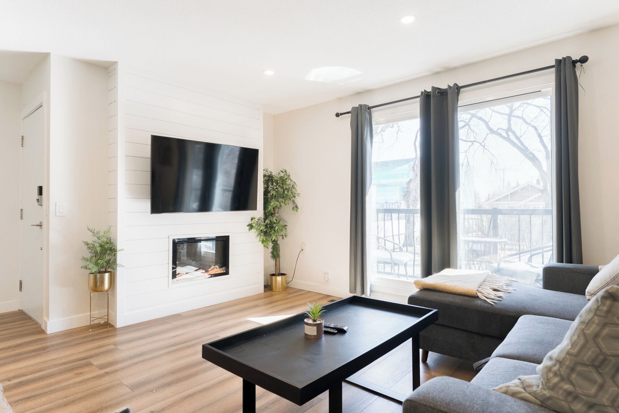 Nordic Spa Retreat, Hot Tub, Sleeps 8, Near Downtown And 15 Min To The Airport! - Calgary