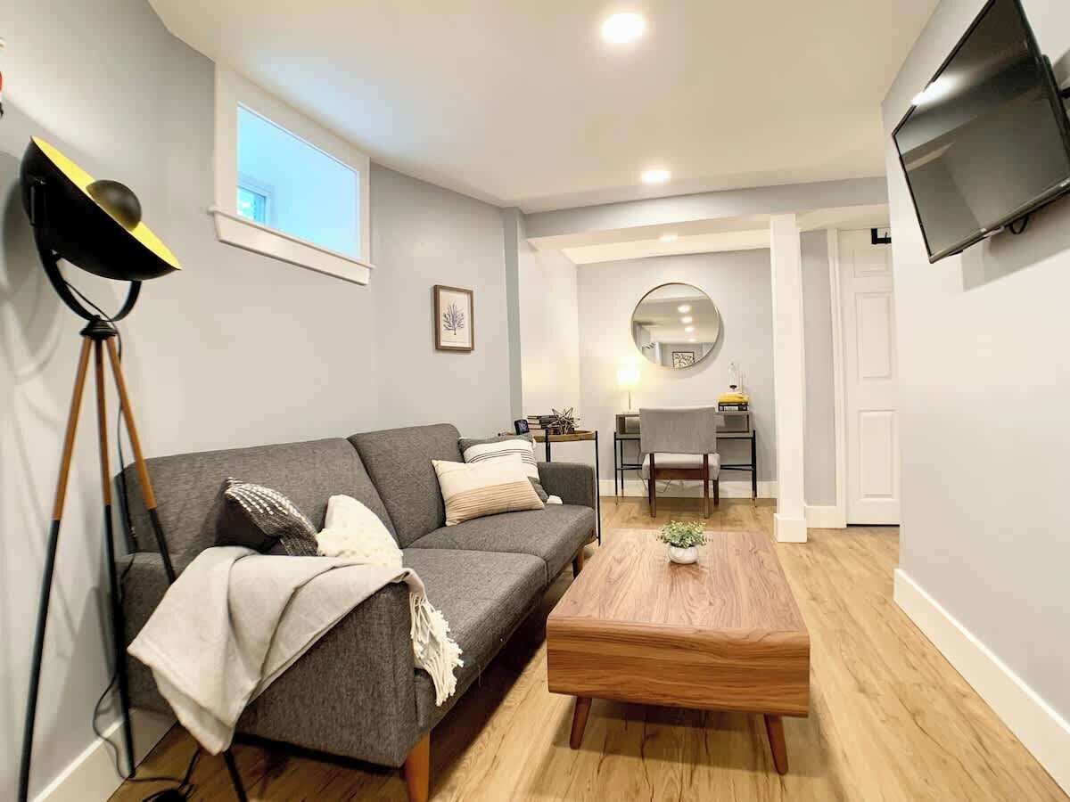 Stylish Studio - Sanitized , Private, Spotless - Bedford