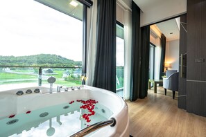 Suíte estúdio executiva | Banheiro | Chinelos