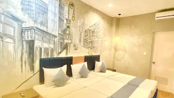 Quarto Triplo Familiar, vários quartos | Roupa hipoalergénica, com decoração personalizada, secretária