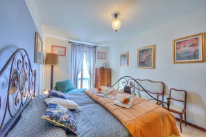 Apartamento Familiar, 2 quartos, 2 casas de banho (Casa Elisabetta 100m From Stresa) | 2 quartos, Wi-fi grátis, roupa de cama fornecida 