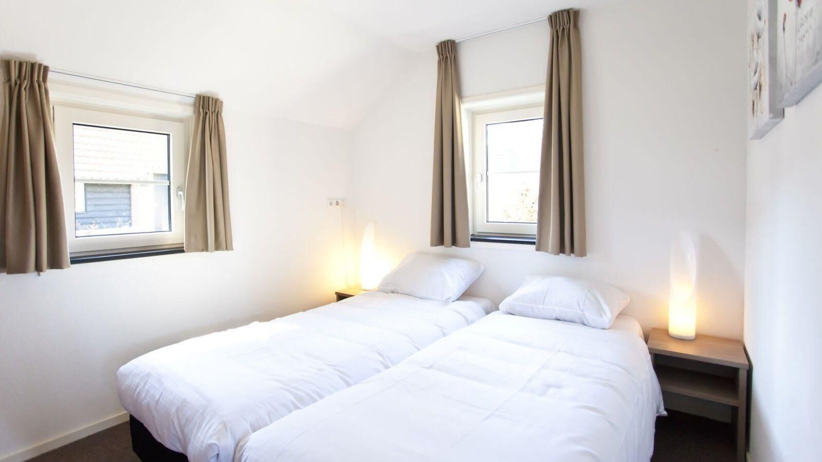 Bungalow With 4 Bedrooms, A Terrace And Sauna - Arnhem