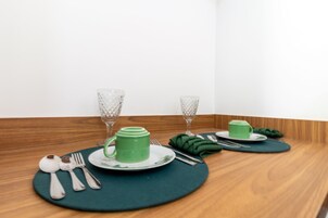 Apartamento luxo | Área de estar | TV LED 32 polegadas com canais digitais, TV