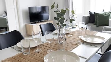 Apartamento urbano | Opções para refeição no quarto