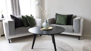Apartamento urbano | Sala de estar | TV 36 polegadas com canais a cabo
