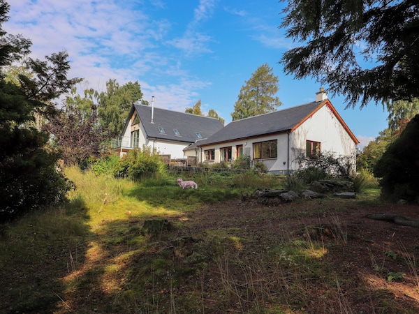 Creag Dhubh Cottage - Newtonmore