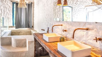 Casa família, vista para a piscina | Banheiro
