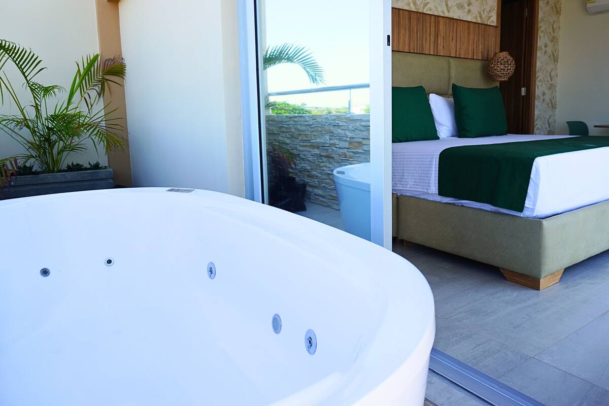 Quarto superior, varanda, vista para a praia | Roupas de cama premium
