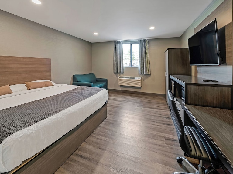 Great Foxboro Find! Free Breakfast & Parking, Walking Distance To Patriot Place! - Mansfield, MA