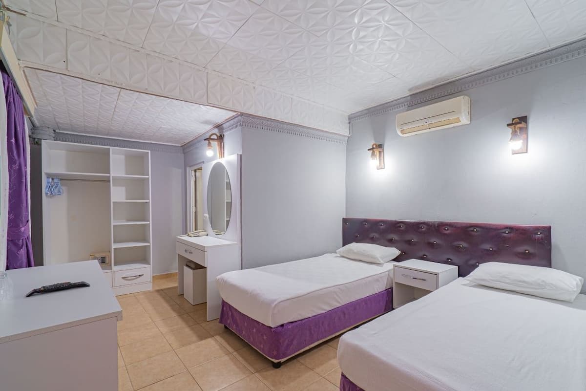 Quarto Clássico | Roupa de alta qualidade, minibar, cofre no quarto