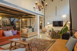 Dúplex Nobre, pátio | Sala de estar | Televisor de ecrã plano de 42 polegadas com canais por cabo, televisor