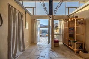 Suite-Estúdio Nobre | Com decoração personalizada, com mobília individualizada, secretária