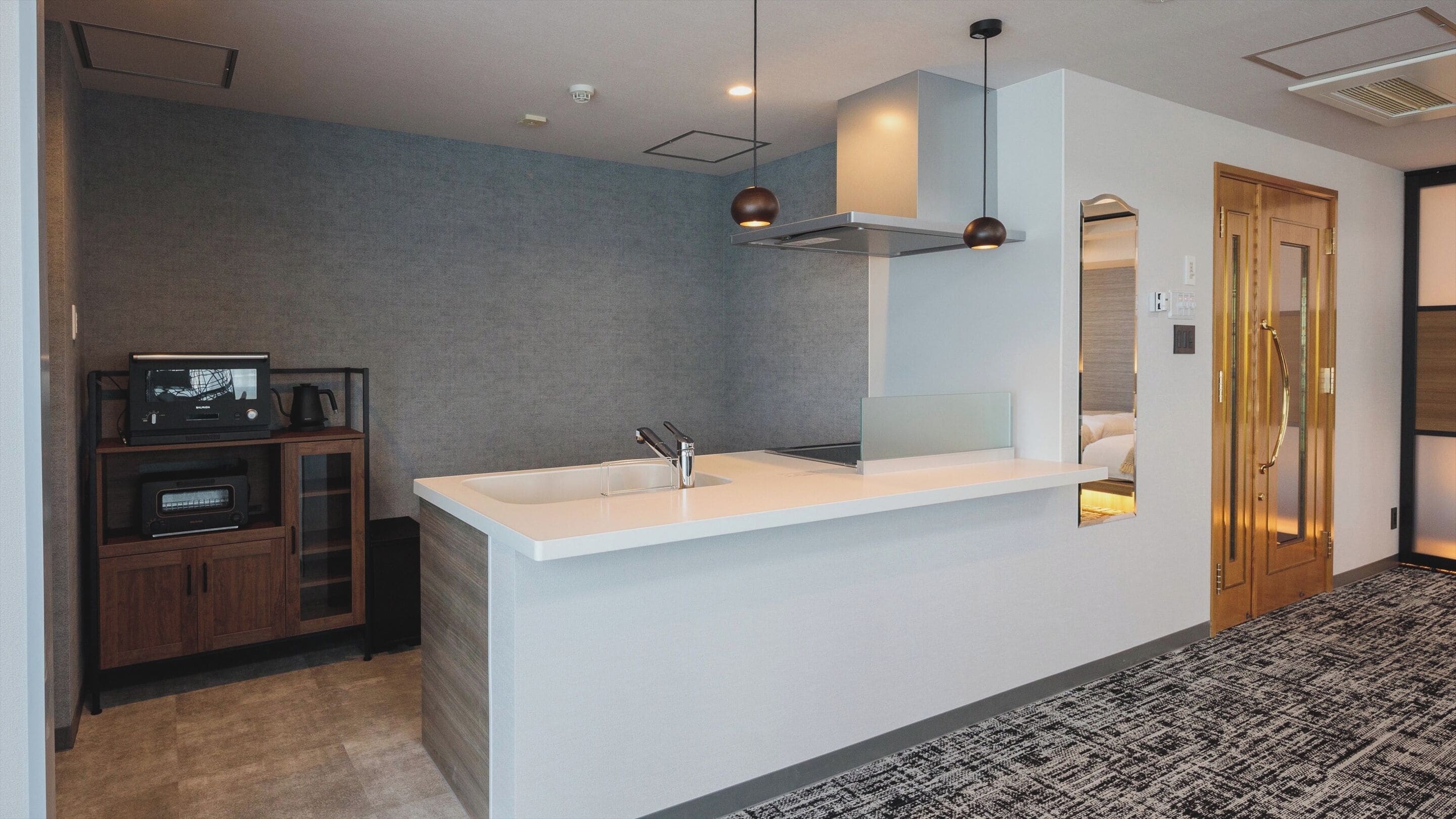 Quarto Exclusivo, não fumadores, cozinha (Gran Suite 6) | Cozinha privada | Um frigorífico, um micro-ondas no espaço comum, uma chaleira elétrica 