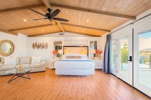 Quarto Deluxe, 1 cama king-size, vista para a piscina | Lençóis de algodão egípcio, roupa de alta qualidade