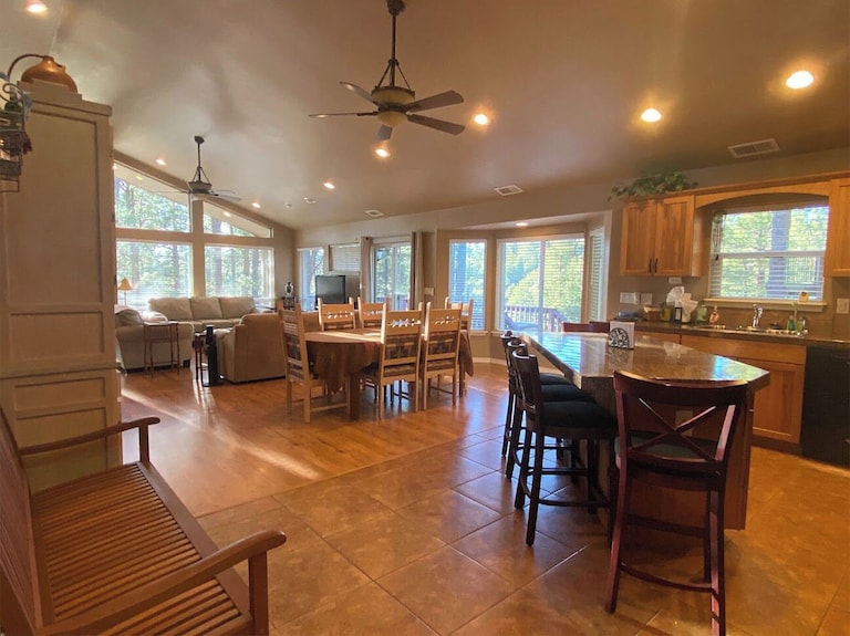 Quiet Group Retreat Foosball 2 Living Rooms Forest Views + Dining - Arizona