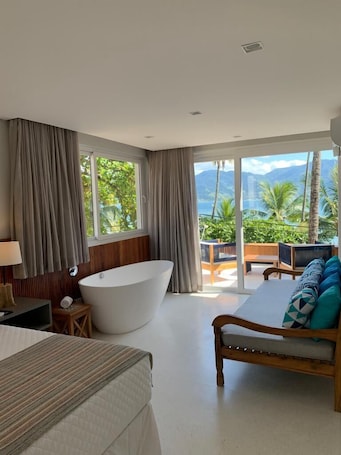 Quarto Premium, 1 cama king-size, vista para o mar | Terraço/pátio interior. Bahari Suites