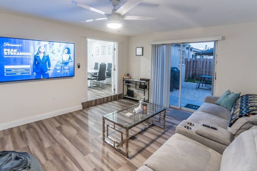 So Flo Getaway, * Close To Beach! * - 선라이즈