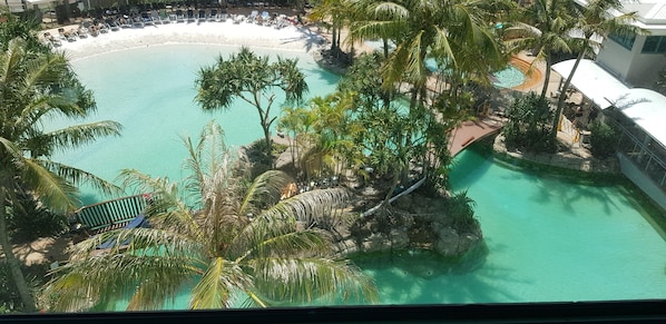 2 piscinas interiores, piscina exterior